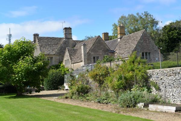 5 Star Cotswold Luxury With Tennis Court & Garden - Cirencester
