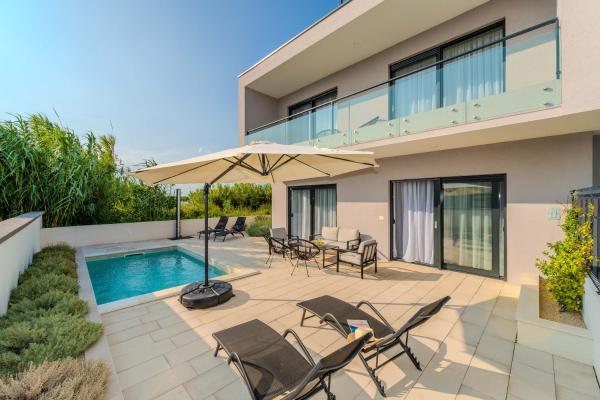 Beachfront Villa Jugo With Seaview - Zaton