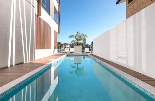 Newly Settled One Bedroom Apartment With Parking Surfers Paradise - Gold Coast