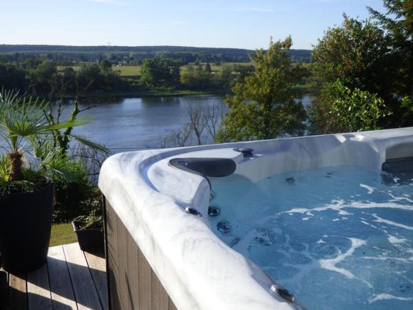 Camping Du Lac De Pouzauges à 15' Du Puydufou - Les Herbiers