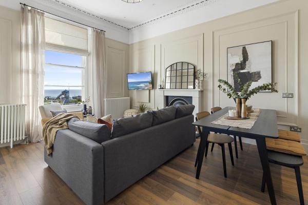 Sea Breeze, Luxury Views Seafront Stylish Home - Dawlish