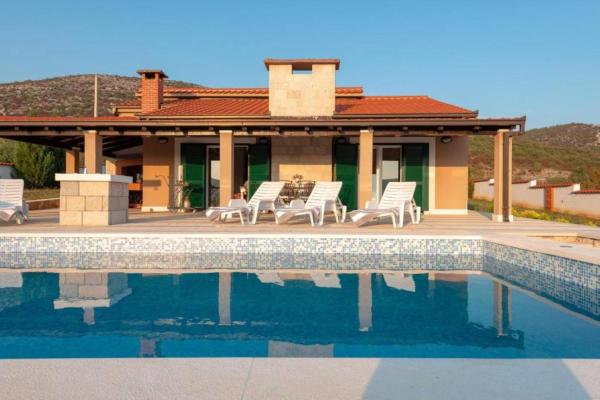Countryside Villa With Pool, Three Bedrooms - Trogir
