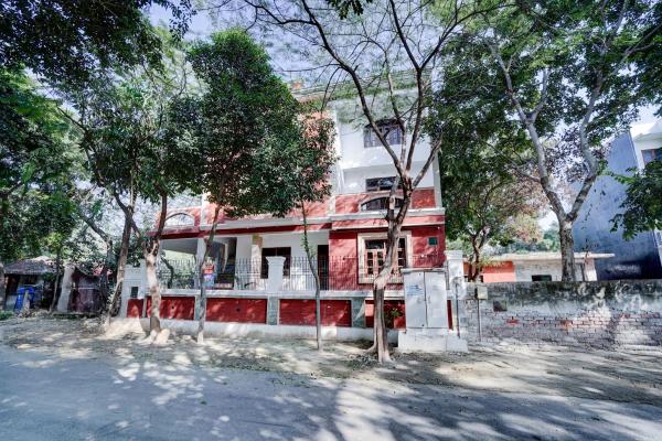 Play The Royal Inn Guest House - Couple Friendly - Dadri