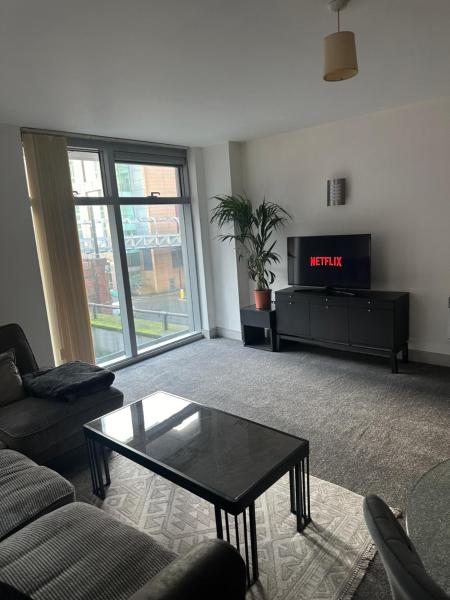 Two Bedroom Apartment In The Heart Of The City - Stockport