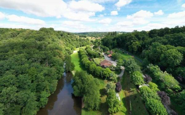 Zecamping 3 Pet Friendly En Bord De Rivière Avec Une Plage De Sable - Saint-Yrieix-la-Perche