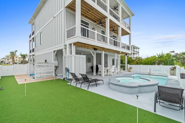 Spacious 5-bedroom Retreat With Private Pool And Spa In Ocean Isle Beach - Ocean Isle Beach, NC