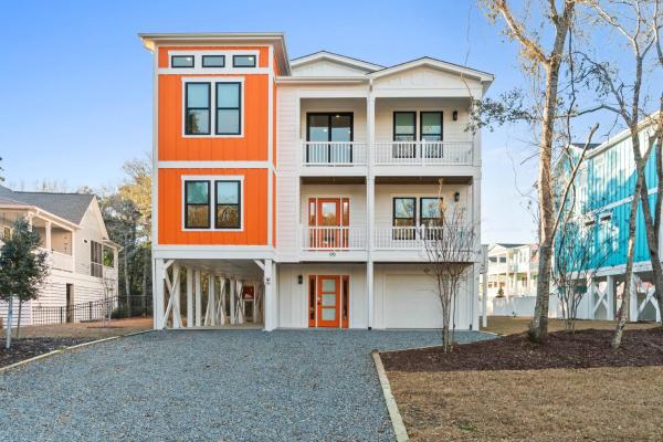 8-bedroom, 8-bathroom With Elevator & Heated Pool - Oak Island, NC
