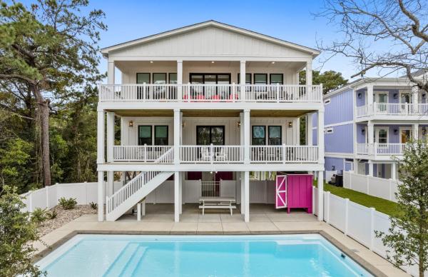 Pomegranate 8 Bedroom, 6 Full And 2 Half Bathroom Custom-built Home With A Private Heated Pool! - Oak Island, NC