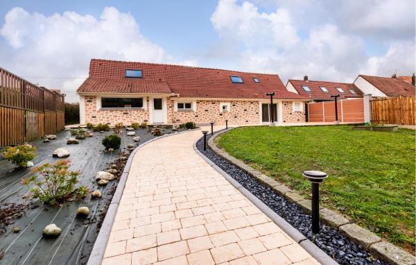Lovely Home In Ledinghem With Wifi - Pas-de-Calais