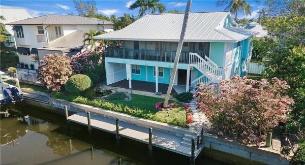 Green Turtle Boathouse Hot Tub View Of The Canal - Naples, FL