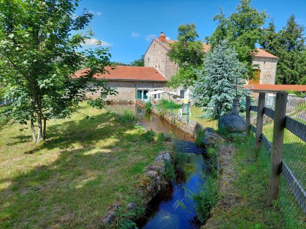 Maison De Charme Restaurée Au Bord D'un Ruisseau Avec Terrasse, Proche Activités De Plein Air Et Confort Moderne - Fr-1-582-225 - Saugues