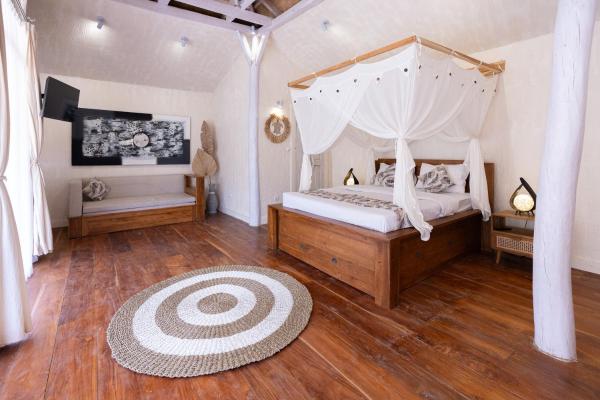 Walakiri Bungalow Single Room Bungalow With Queen Bed, Sofabed, Shower, Free Access To Pool And Gym, Onsite Spa, Car-bike-atv Rental, Diving And Fishing - East Nusa Tenggara