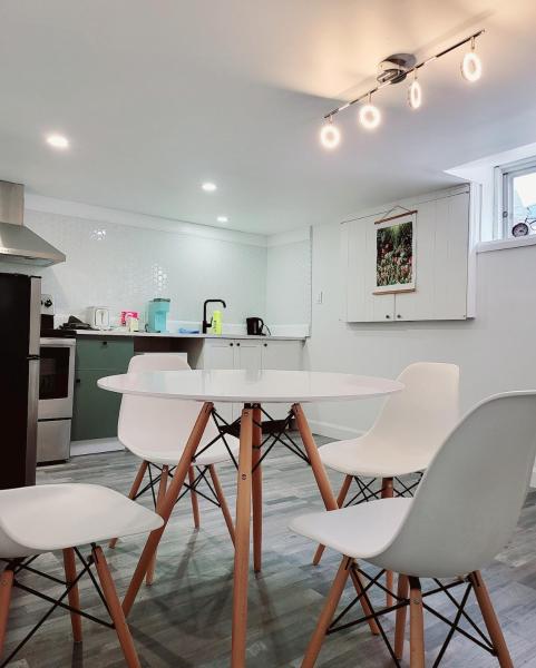 10 Minutes To Montreal Entire Place 2 Bedrooms Private Entrance - Brossard