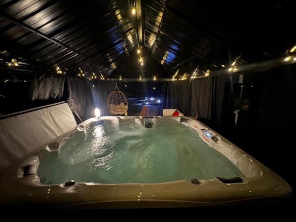 Pickleball And Hot Tub Retreat - Denver, CO