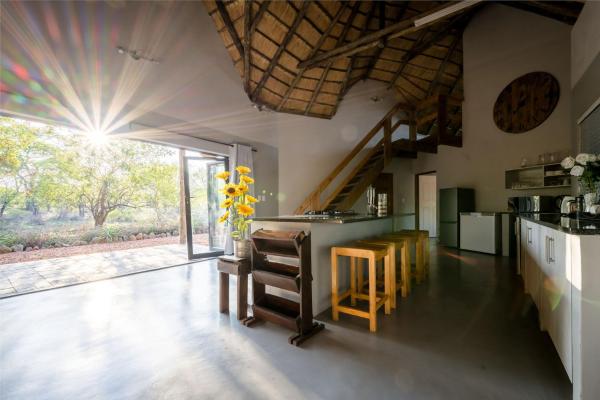 Raptors Luxury Farmhouse - Hoedspruit