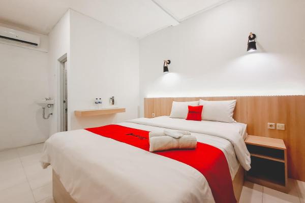 Reddoorz At Grand Mirza Near Pasar Grosir Batik Setono Pekalongan - ペカロンガン