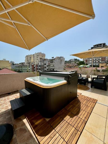 City Center Gem With Jacuzzi & Terrace - Durrës