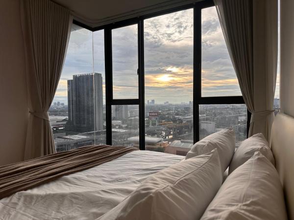 Entire Apartment Near Train Station With Pool & Views - Lak Si