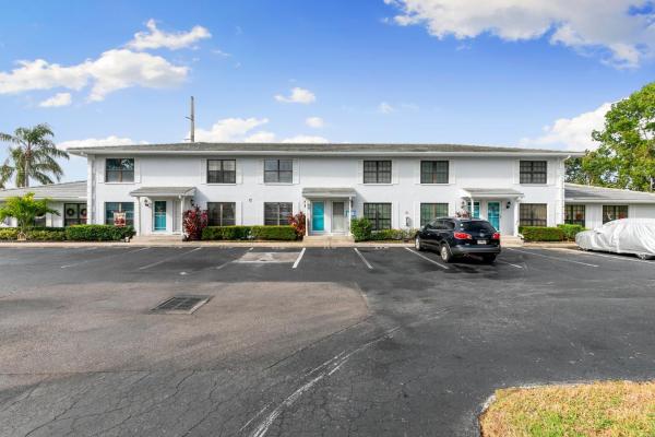Centrally Located Monthly Condo - Marco Island, FL