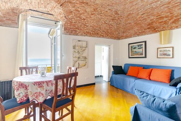 Sea View Suite - Sleeps 3 - Free Parking - Alassio