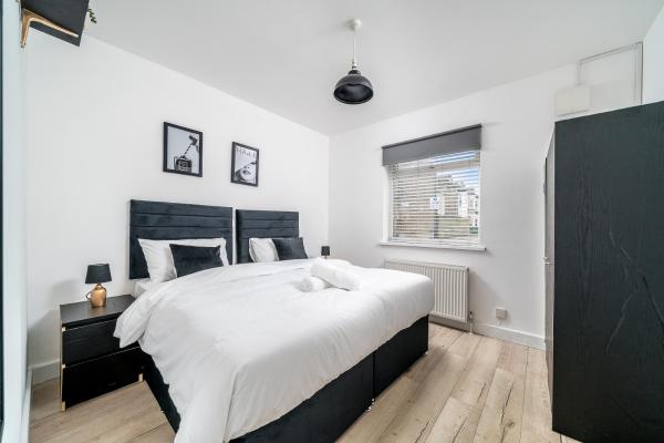 Stylish Ground Floor 2 Bed Flat Near Station - Ilford