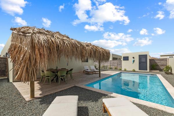 Villa Mambolicious, Tropical Villa Within Walking Distance Of Mambo Beach, Curaçao - Curaçao