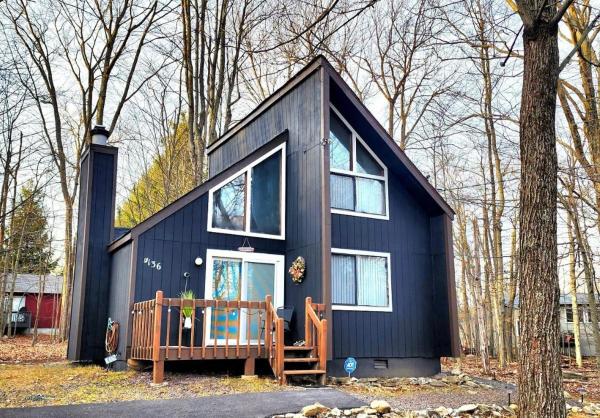 Cozy Ski Chalet In The Heart Of The Poconos - Pocono Mountains, PA