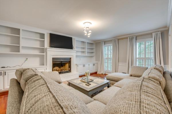 Spacious Home With Deck In Marietta! - Marietta, GA