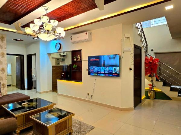 Opulent 5-bhk Entire House In Bahria Town Phase 3 - İslamabat
