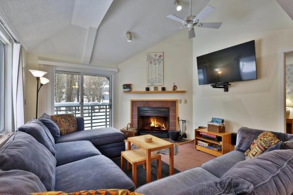 Woods Resort And Spa - Cozy 2-bedroom Condo Minutes To Ski Resort - Spa, Pool, Hot Tub, Tennis, Fireplace - キリントン, VT