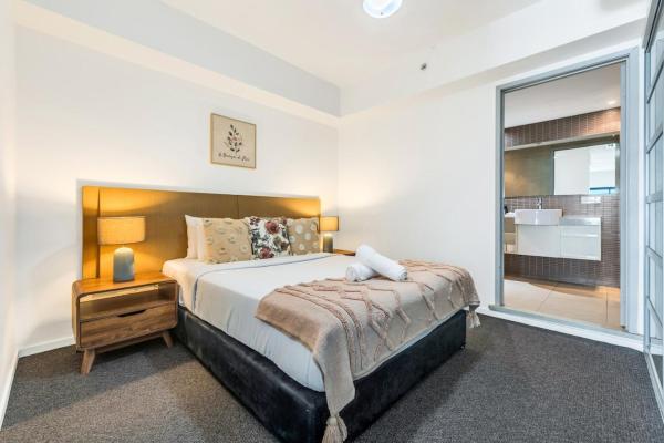 Stunning City Views From Modern 1br Apartment King - Darwin International Airport