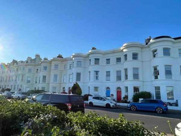Penthouse Seaside Apartment - Sea Views- Sleeps 7 - Arundel