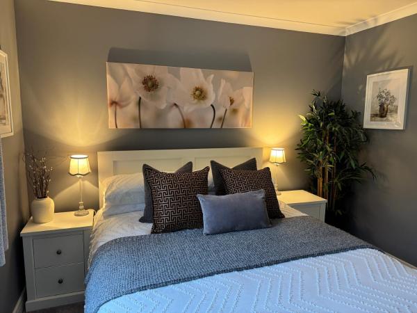 Holly Lodge - 2 X Kingsize Bedrooms With Private Entrance And Free Parking-new Shower Room - 오반