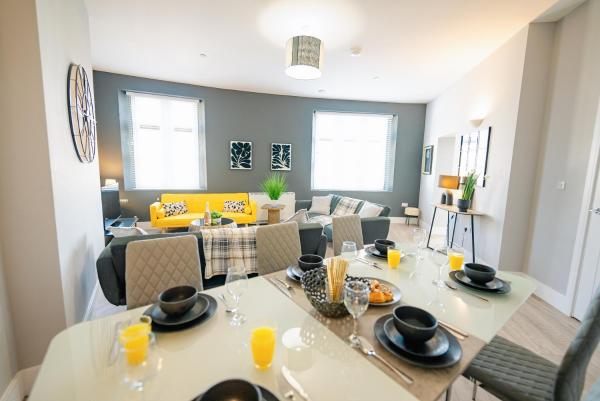 Spacious & Modern 3-bed & High Ceiling - イギリス バリー