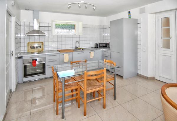 Maison De Charme à Monthenault Avec Terrasse Et Parking Privé - Laon