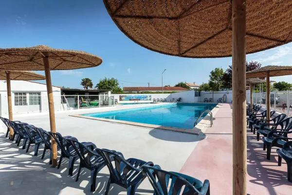 Bungalow Charmant à Meschers-sur-gironde Avec Piscine Partagée - Royan