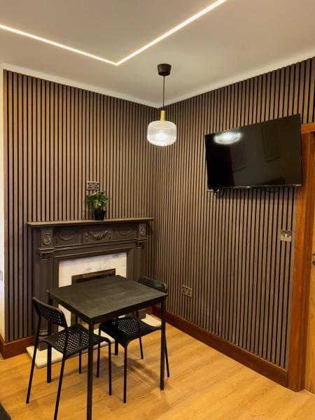 M16 Deluxe Studios - 3 - Greater Manchester