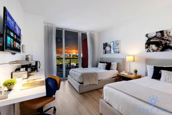 Lovely Studio With Amazing Views & Pool - Hallandale Beach, FL