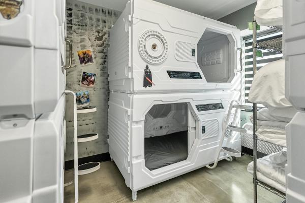 Galactic Getaway For 8 Star Wars Sleeping Pod Room - Eureka, MO