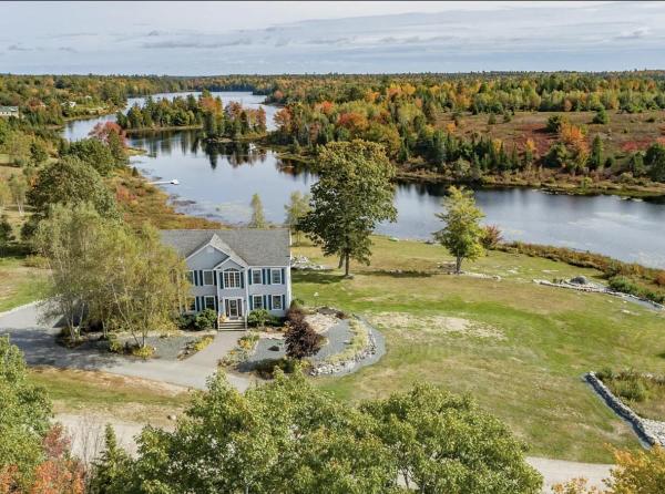 Serene 7br Haven By The Lake Home - Maine