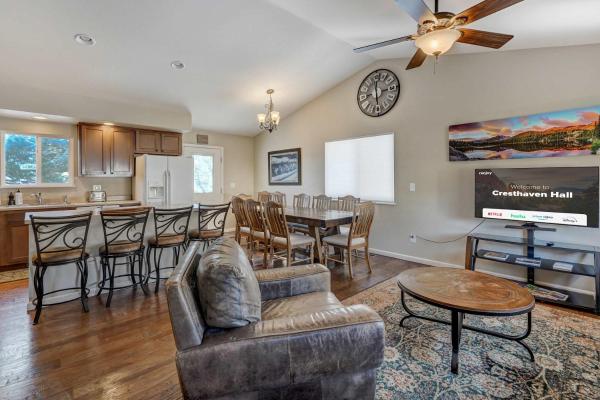 Cresthaven Hall 2 Mins To Uccs Family Fun & Bbq - Colorado Springs, CO