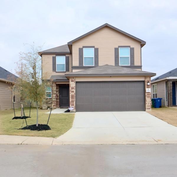 Near Airport & Prime Location Getaway Sleeps 12 - San Antonio, TX