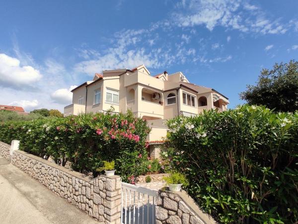 Apartments By The Sea Mandre, Pag - 23187 - Pag