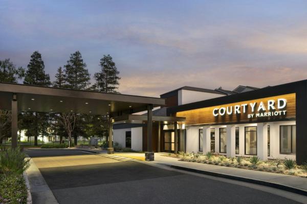 Courtyard By Marriott Bakersfield - Bakersfield, CA