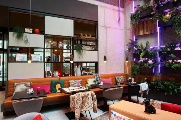 Moxy Brussels City Center - Etterbeek