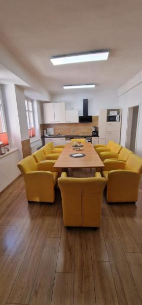 Für Gruppen Und Familien - Große Ferienwohnung Nähe Stadtpark, 4 Schlafzimmer, 2 Bäder, Terrasse, Parkplatz - Arnstadt