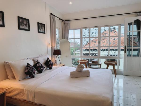 Legian Beach House Apartment's And Studio - Denpasar