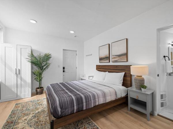 Shadyside, Central !2 Bright And Stylish Studio With Free Parking - Monroeville, PA