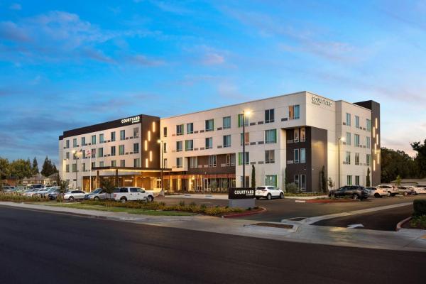 Courtyard By Marriott Fresno Clovis - Fresno, CA