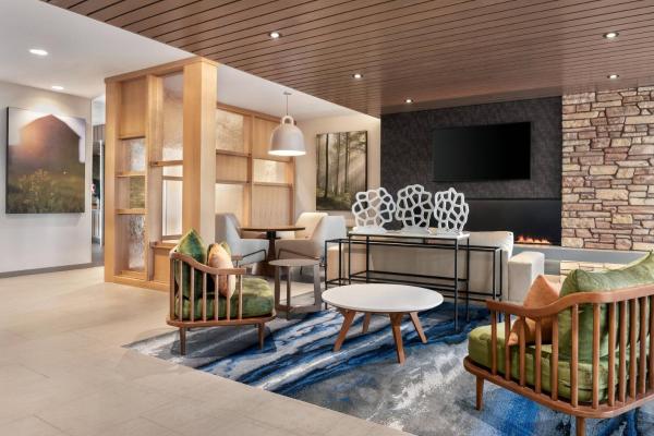 Fairfield Inn & Suites By Marriott Milwaukee West - Milwaukee, WI